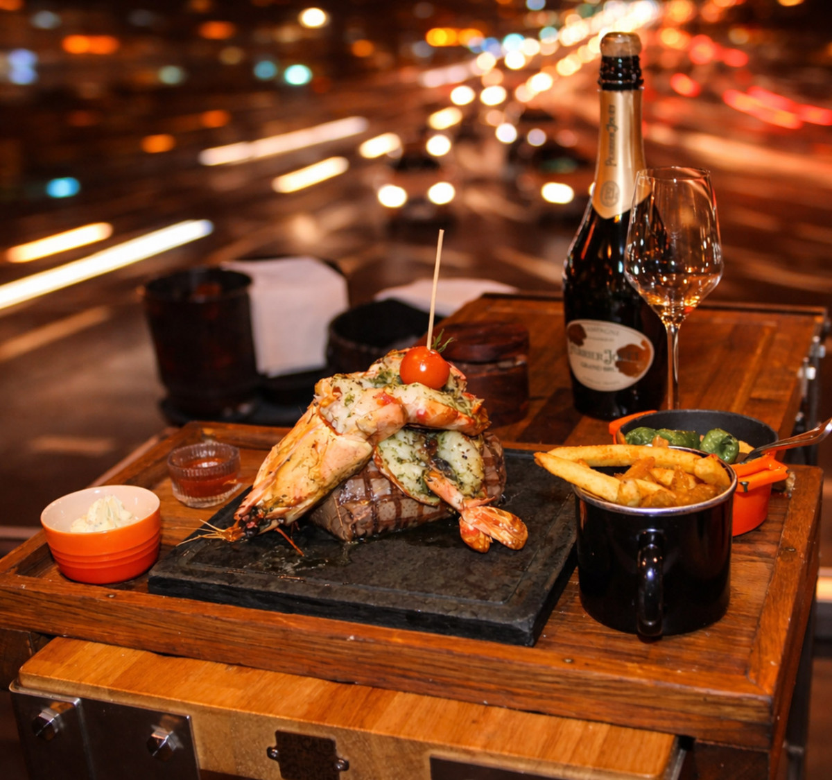 BEAST Berlin - Restaurant & Bar directly at Alexanderplatz